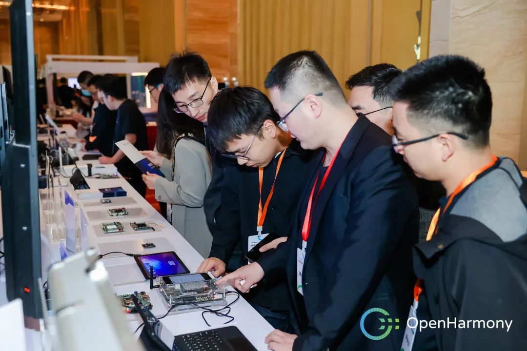 OpenHarmony开发者大会丨诚迈科技HongZOS系列产品精彩亮相，赋能万物互联 - 诚迈科技